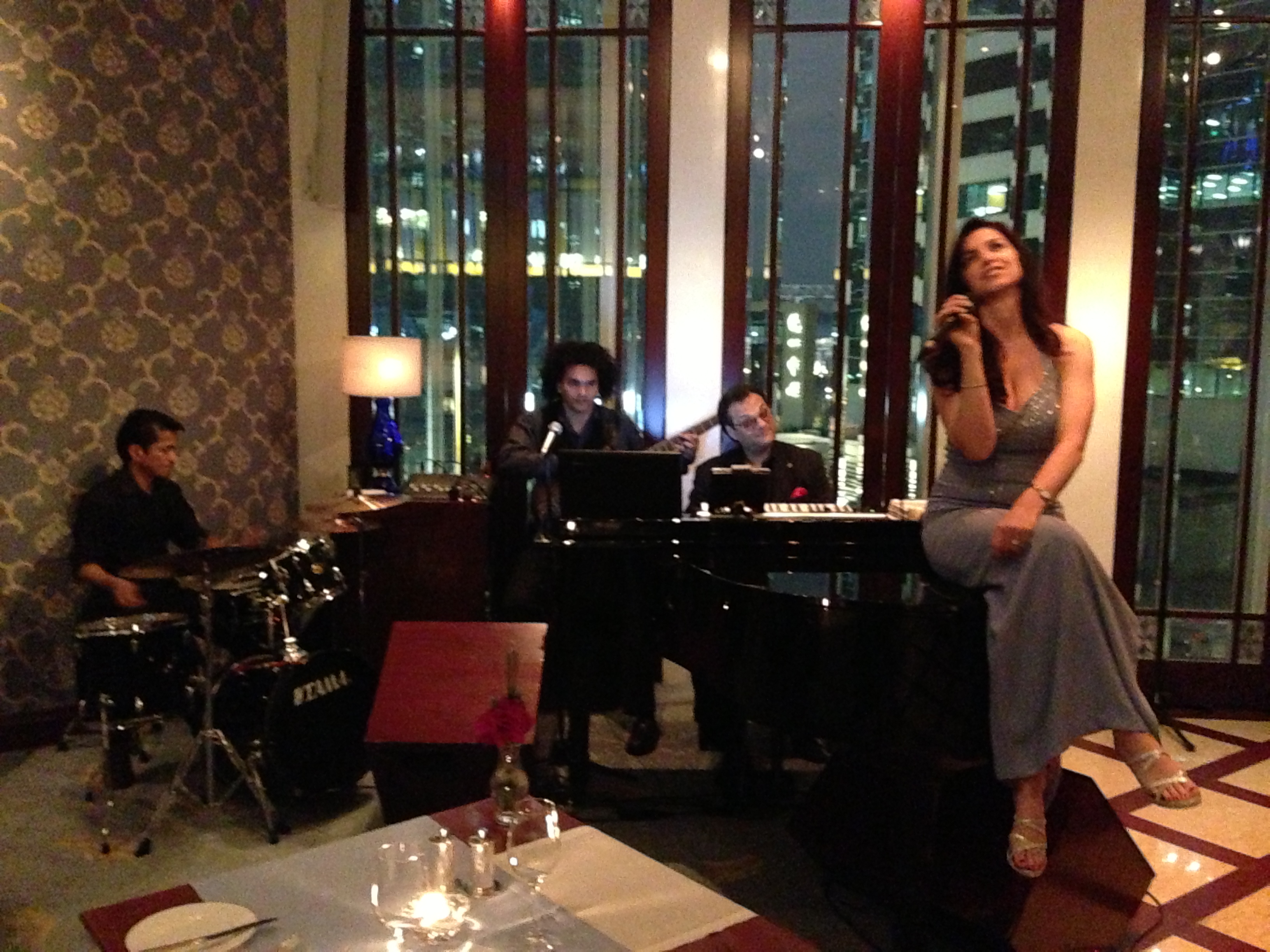 Liza Melfi- Jazz Singer Hong Kong: Professional vocalist: Liza Melfi