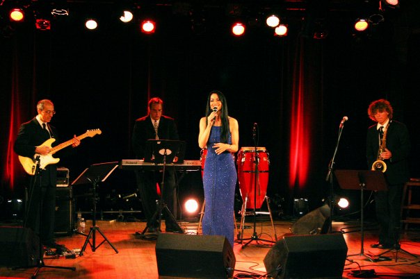 Liza Melfi- Jazz Singer Hong Kong: Professional vocalist: Liza Melfi