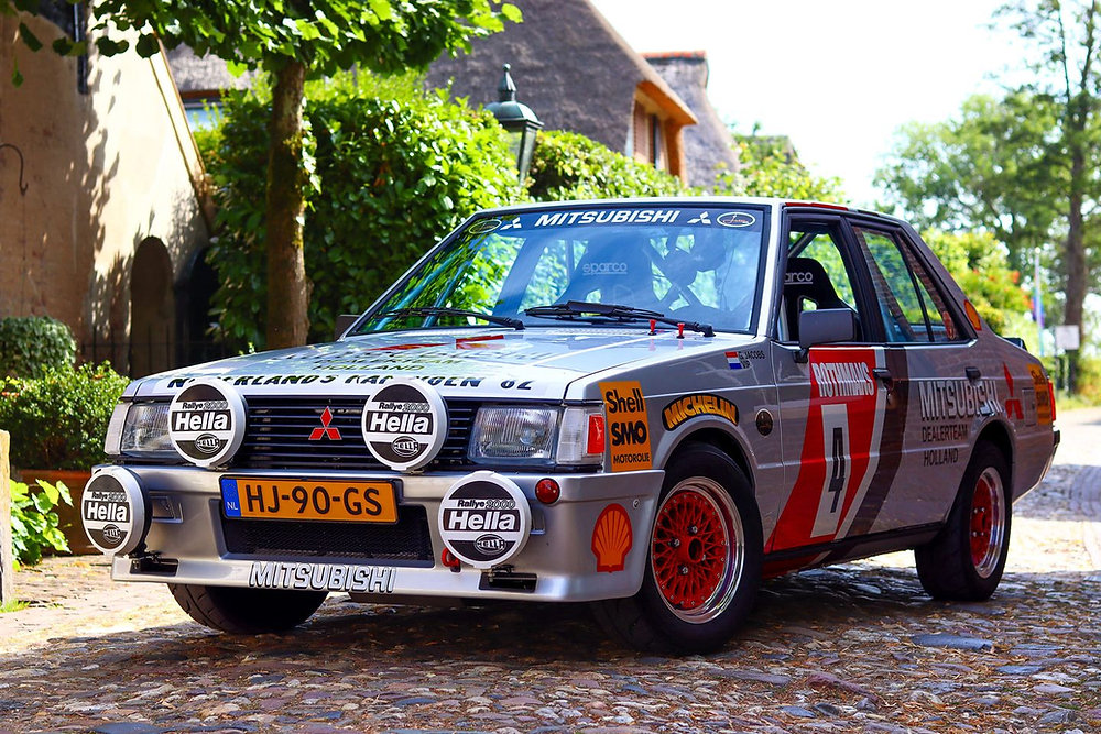 Fotoshoot Mitsubishi Lancer 2000 Turbo Dutch Dealerteam