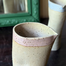 Céramique contemporaine créée par Angry Pixie à Lyon.