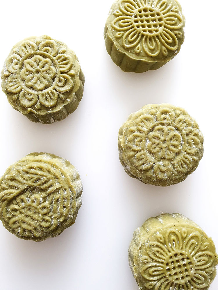 Matcha & Pistachio Snow Skin Mooncake