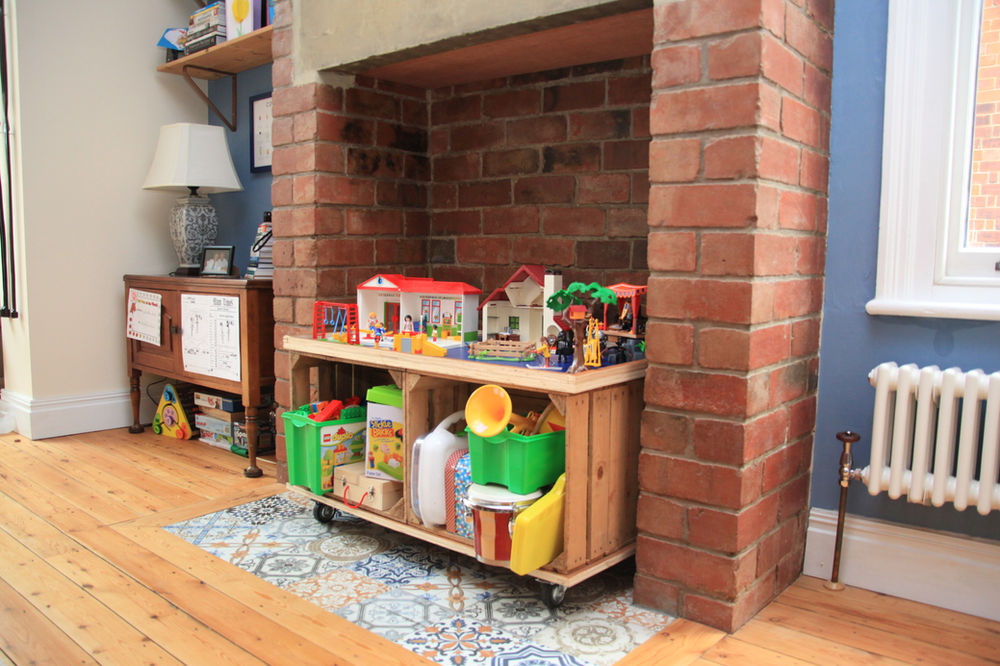 How to make a kids’ play and craft table on wheels