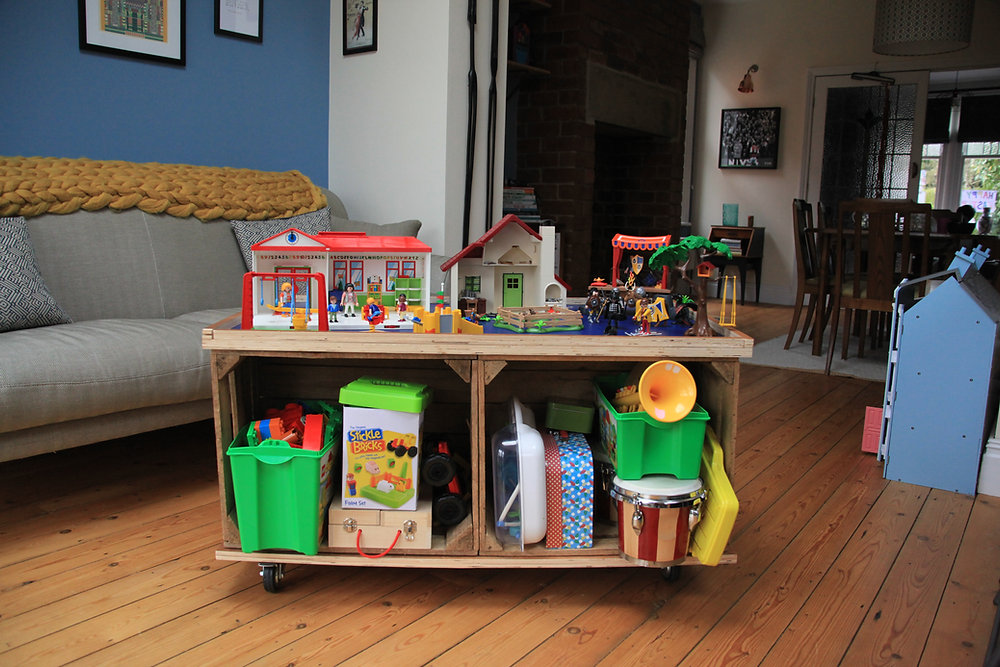 How to make a kids’ play and craft table on wheels