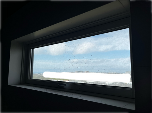 SELT / SOLD - Opnanlegur gluggi - B126 x H48,5 sm. | Efnisveitan