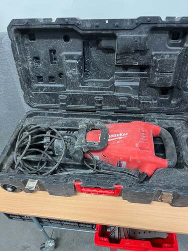 SELT / SOLD Milwaukee brotvél K 1000 S frá Verkfærasölunni | Efnisveitan