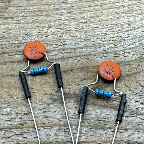 John Suhr Ceramic Disc Treble Bleed 680pF / 150kΩ Resistor (Pair ...