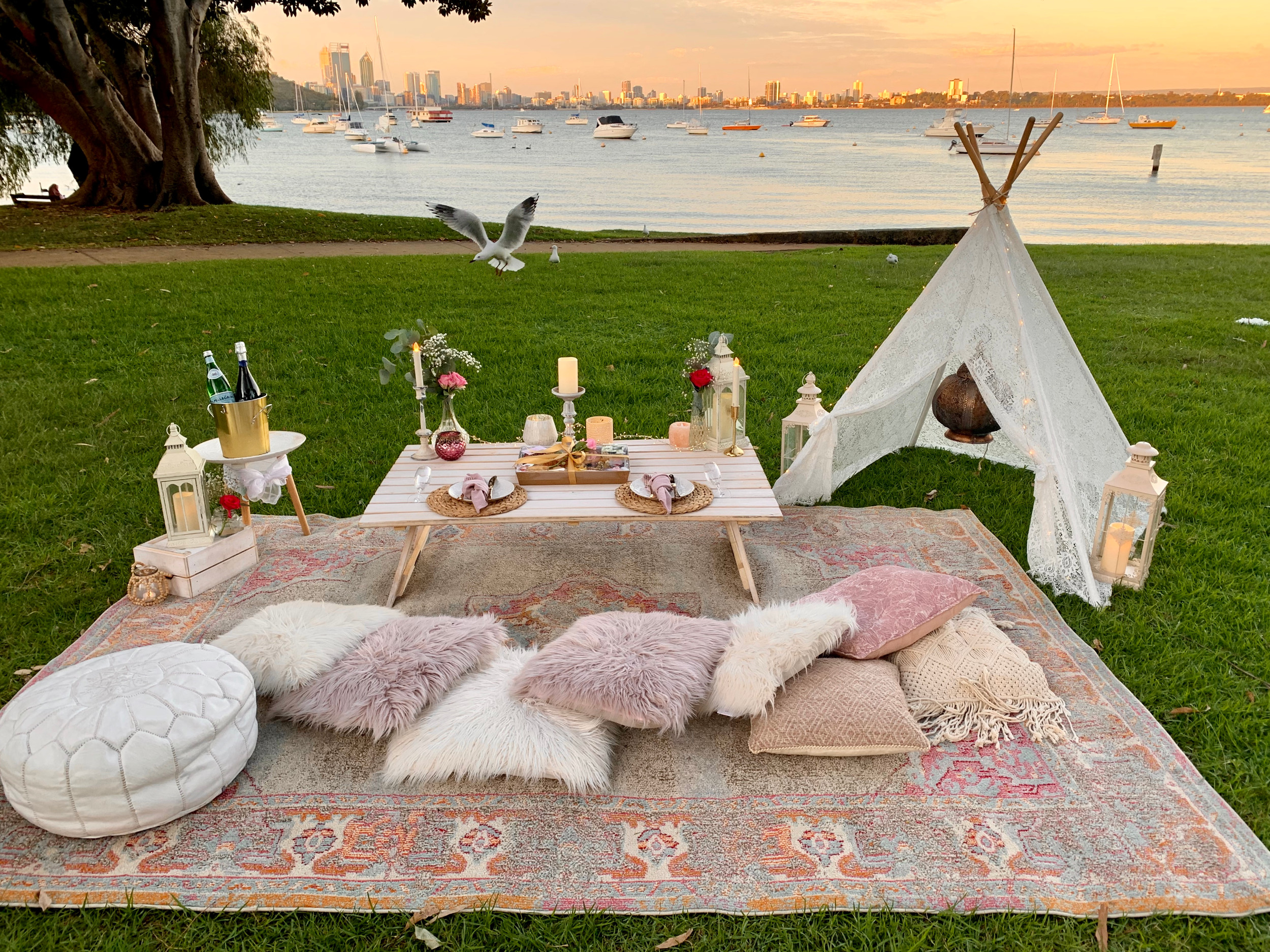 Perth Date Night & Anniversary Picnics | boho & prosecco