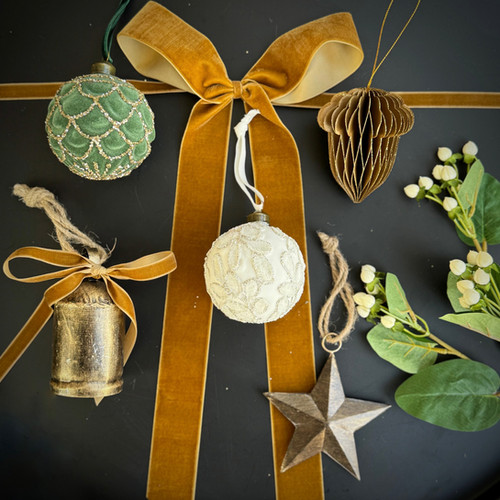'MAGNOLIA & MIRTH' CHRISTMAS TREE DECORATING KIT (34 PIECES) | Curated ...