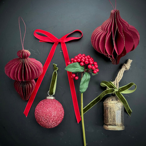 'JINGLE BELLS' CHRISTMAS TREE DECORATING KIT (34 PIECES) | Curated Botanics