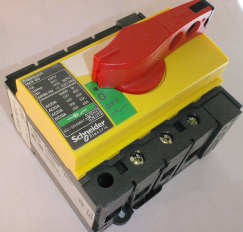 Schneider INS40 TP Isolator Switch 40A Triple Pole Disconnector Switch ...