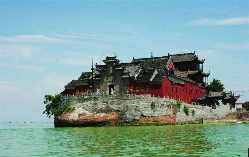 Chaohu Lake - Millennial Island and Temple | ChinaFetching