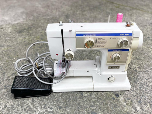 Vintage C.1970s Janome No. 611000835 Sewing Machine with Case (Japan ...