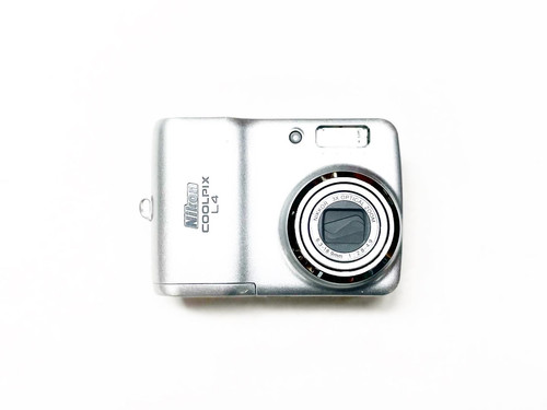 Silver Nikon Coolpix L4 Compact Digital Camera (Japan) | Mysite