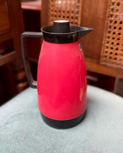 Original Retro Red Plastic Thermos manufactured by Star (Taiwan) | Mysite