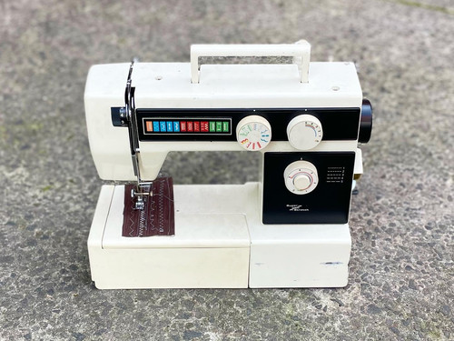 Vintage PFAFF Model - 5600 Super Stretch Sewing Machine with White ...