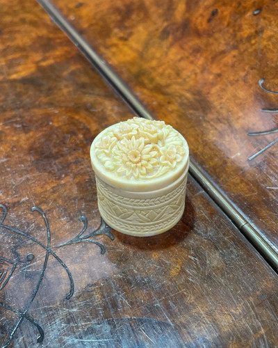Tiny Decorative Circular Ivory Box with Intricate Floral Design | Mysite