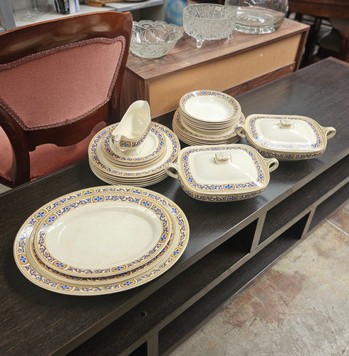 Dinner Set: J & G Meakin England Complete 30 Piece Set, 6 People, Sol ...