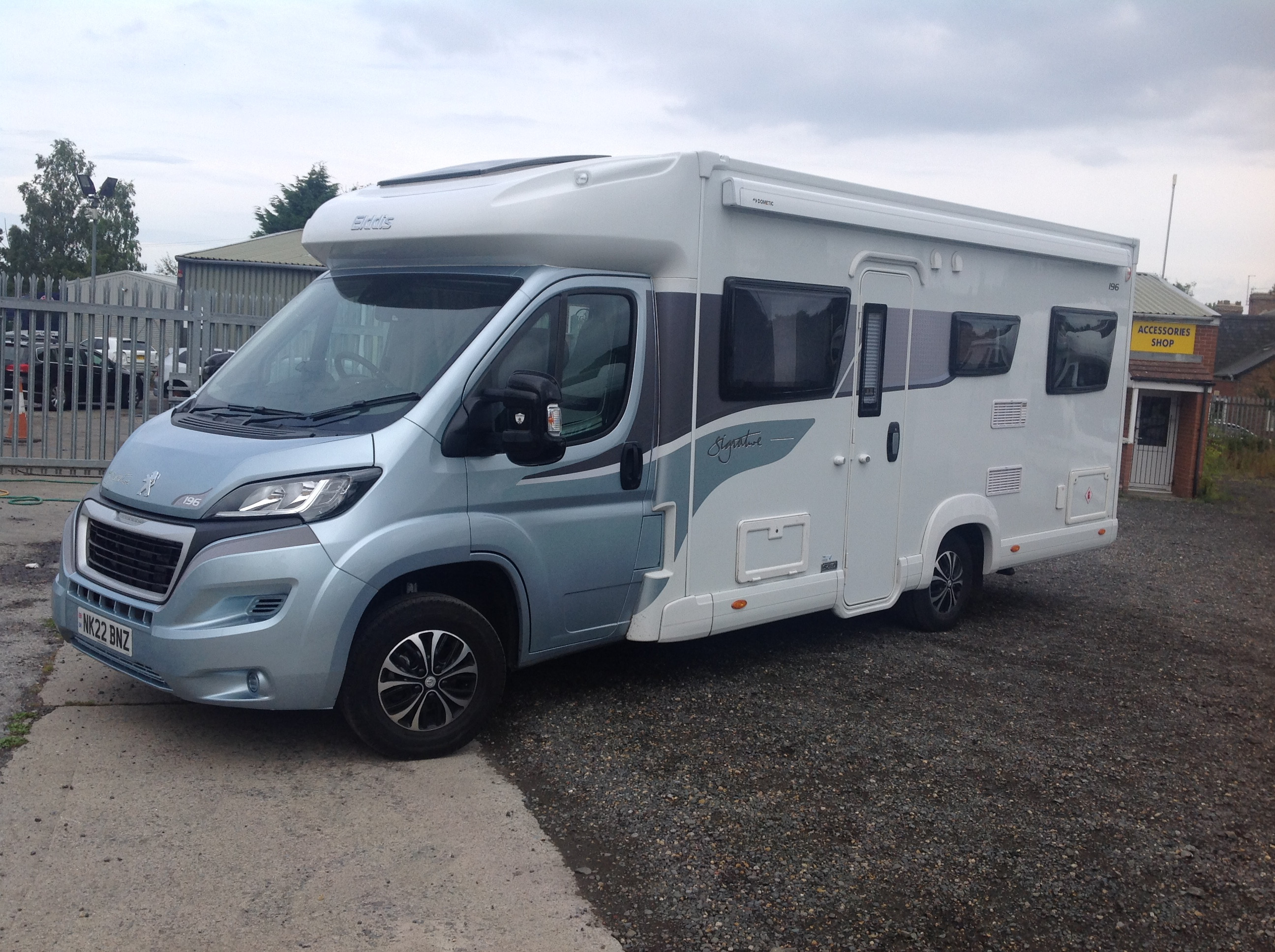 Elddis Signature 196