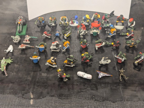 WARHAMMER GROUP MATAL AND PLASTIC FIGURES | RevolutionCdYoung