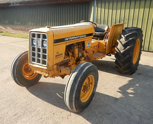 International I-2400 B Industrial 1974 | happyoldiron