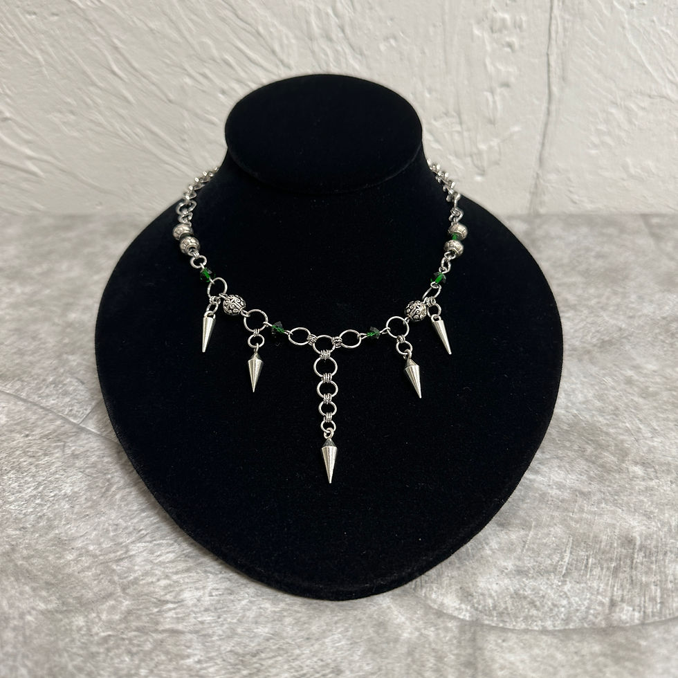 Silver Spiked Green Necklace | ringling-madeby