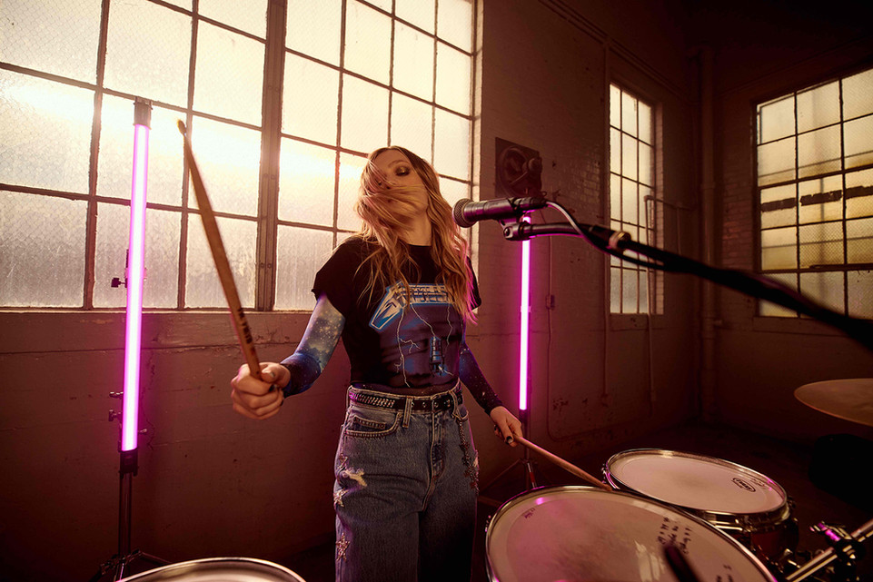 Mia Morris | Songwriter Musician Looper