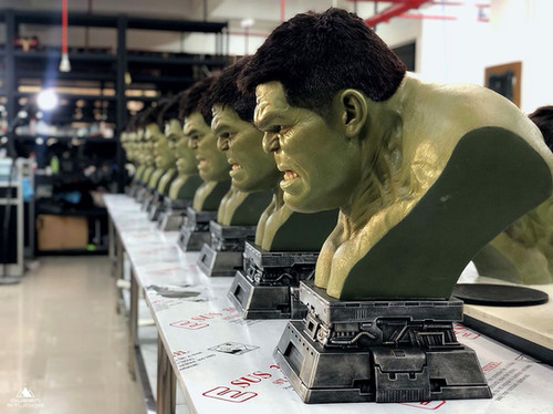 Queen Studios - Marvel Licensed Life Size Hulk Bust | GKResinStatues