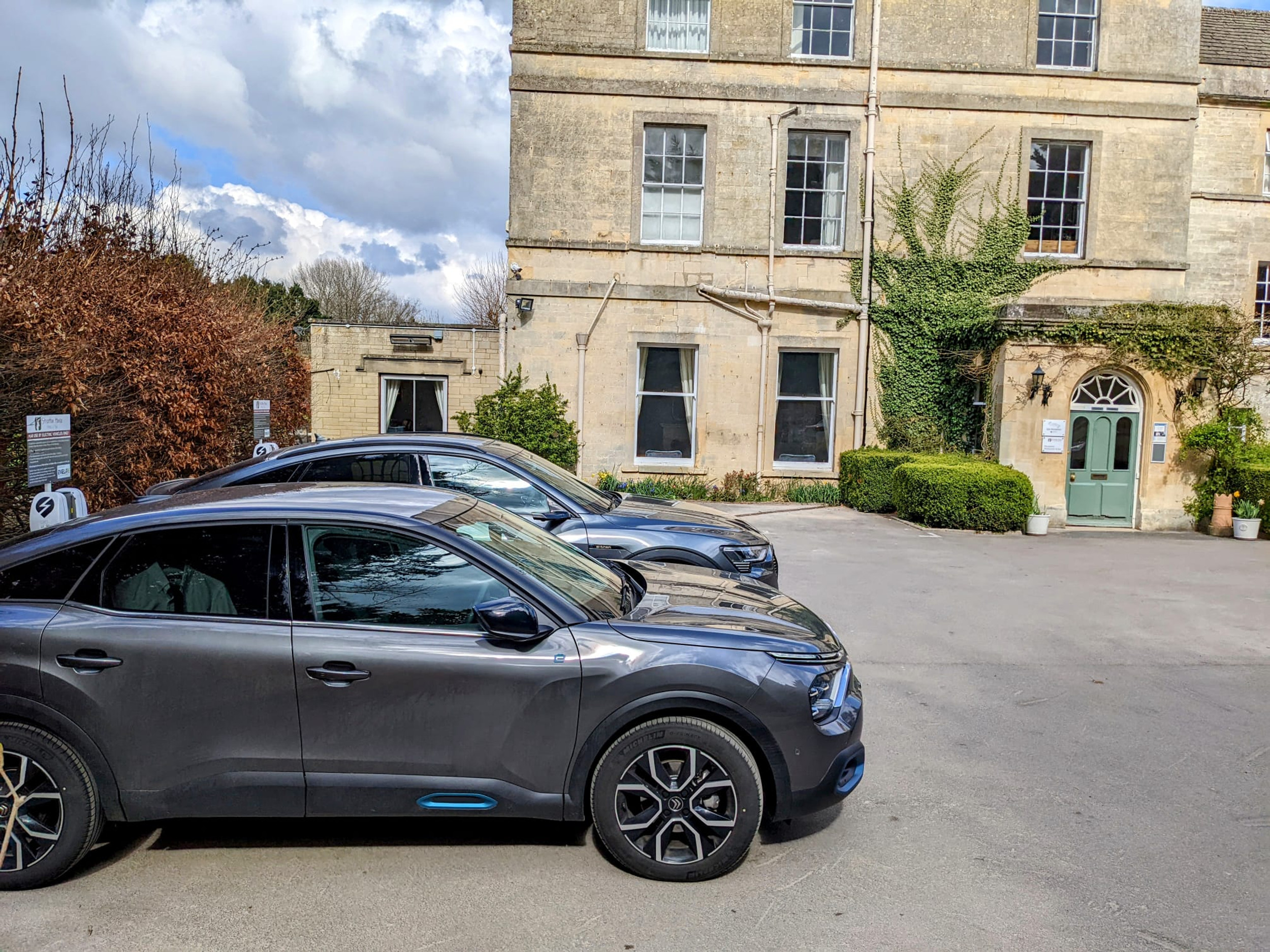Hotel EV Charging | Evie-Life