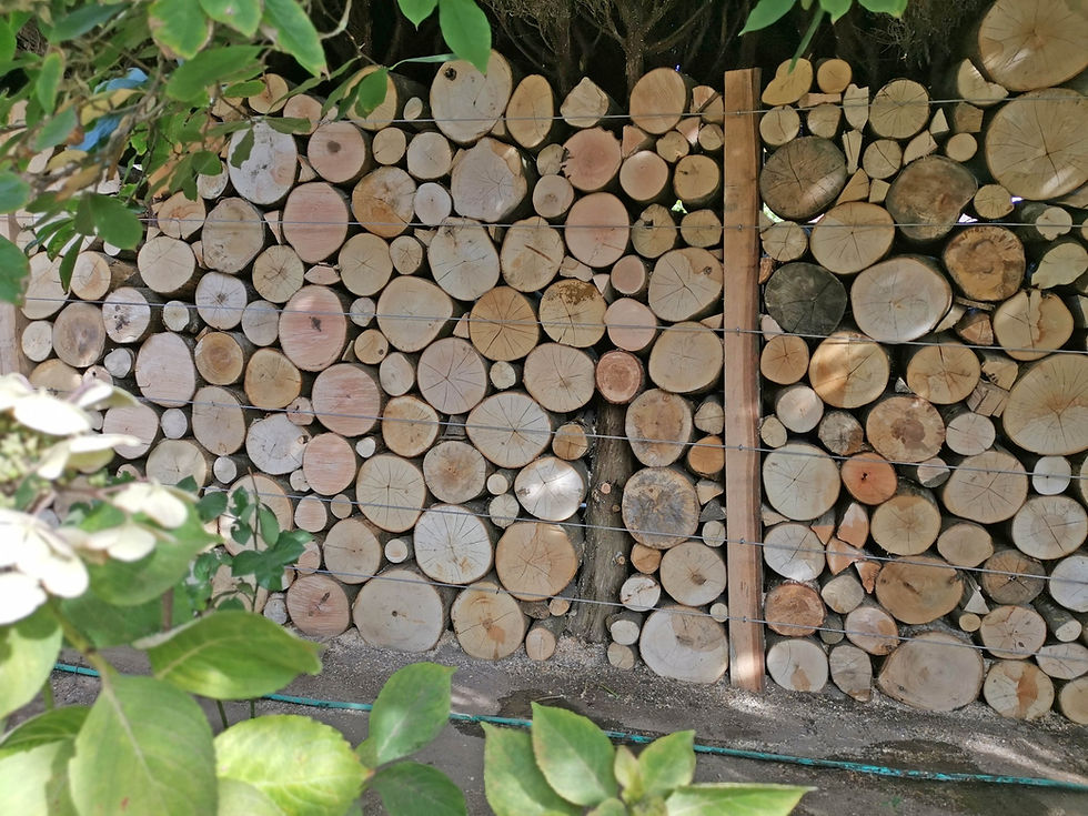 Log wall | Crafted landscapes