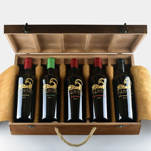 5 სახეობის ღვინო | ხის ყუთით | 0.75 ლ | წარწერის გრავირებით | Niamori ...