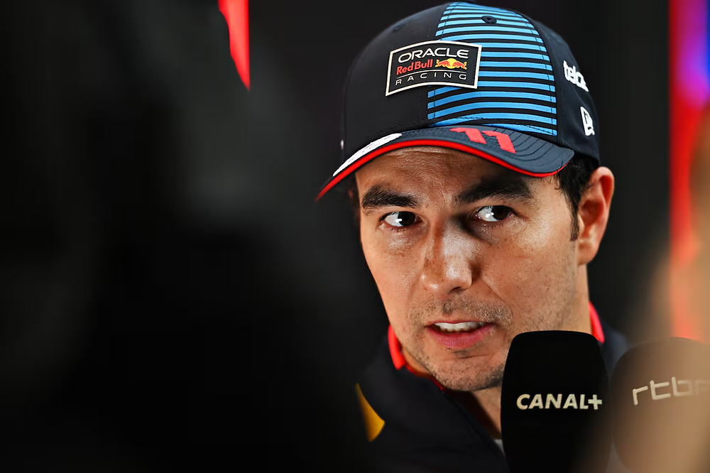 Checo Pérez deja Red Bull, pero seguirá con el equipo en 2025