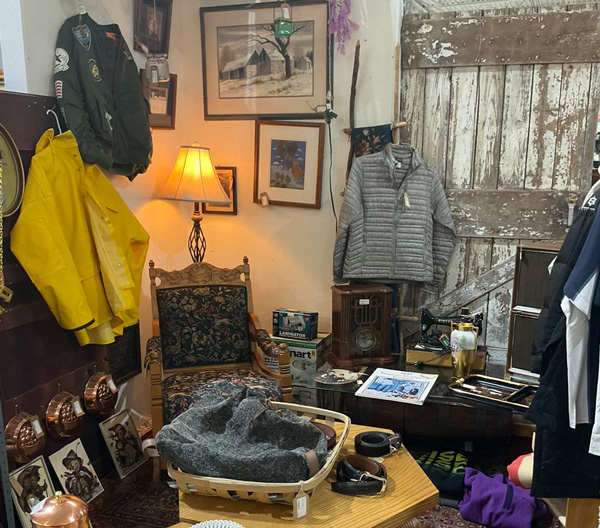 Vintage Clothing in a Vendor Booth | America's Antique Mall