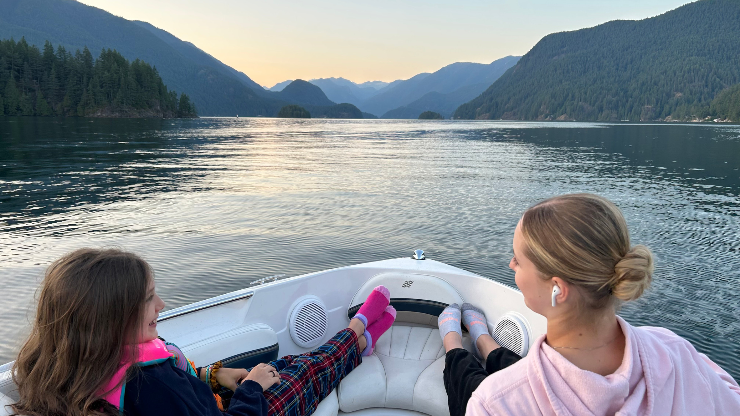 Home | Burrard Inlet Tours | Private Boat Tours | Vancouver, BC, Canada