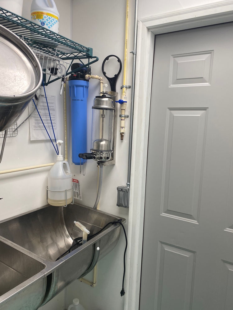 A small-scale dairy - dairy planning, parlor and milkhouse