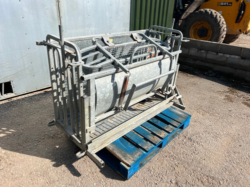 Ironworks Sheep Turn-over Crate | rtagri