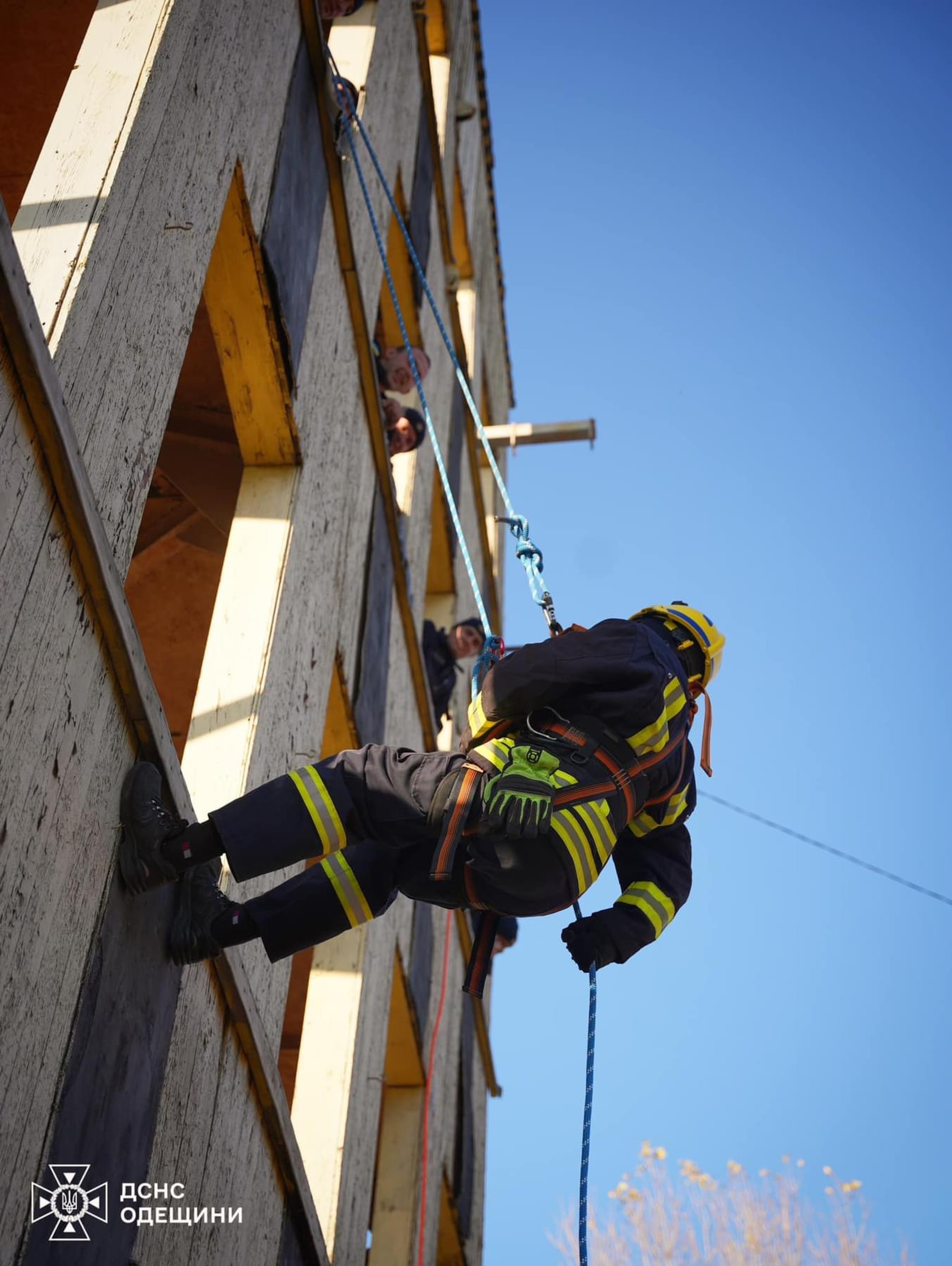 Mastering the Descent: Why the 8 Plate Remains Essential in Rescue ...