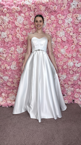 MP 1543 | Parra Gowns