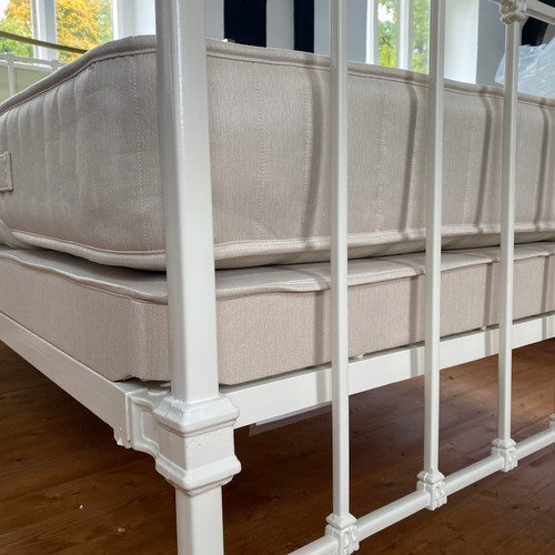 Sprung Base | Victorian Dreams