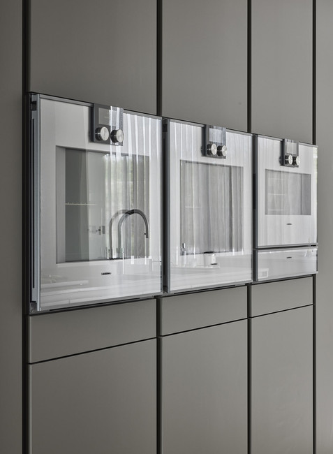 Grid Thirteen | SCENE STEALER