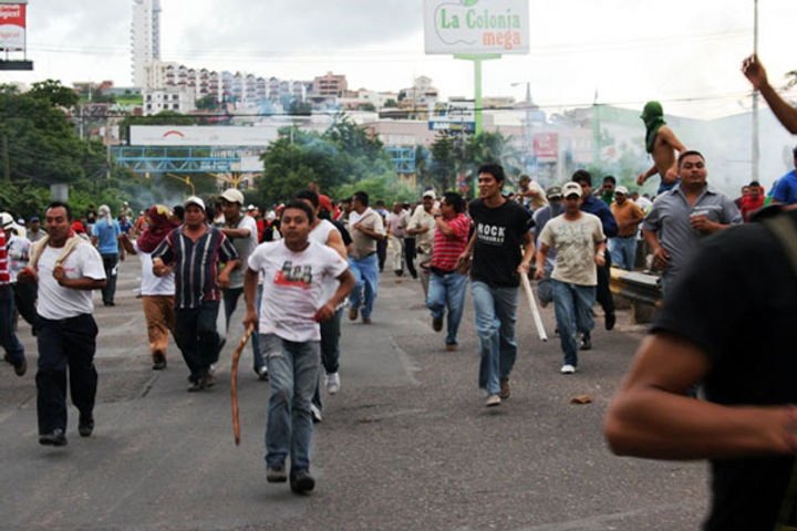 RESARCIR LOS COSTOS QUE GENERAN LAS MARCHAS Y LOS PLANTONES EN DF.
