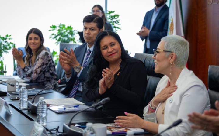 Mesa Directiva reconoce a senadora Alejandra Reynoso por su incansable ...