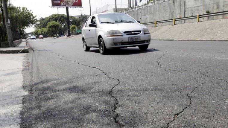 Hundimiento y fractura suelo causan desastres graves sismo