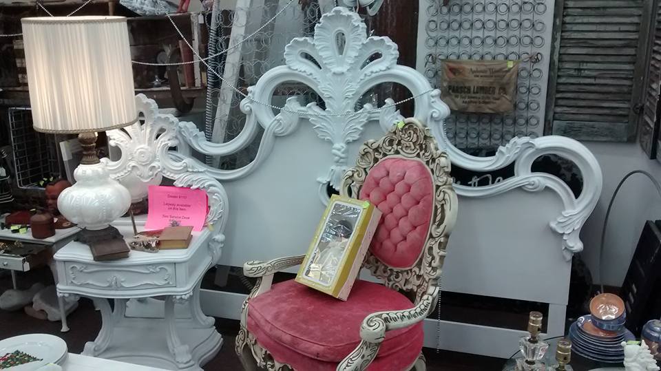 Antiques & Uniques - One of the largest antique malls in Ohio!