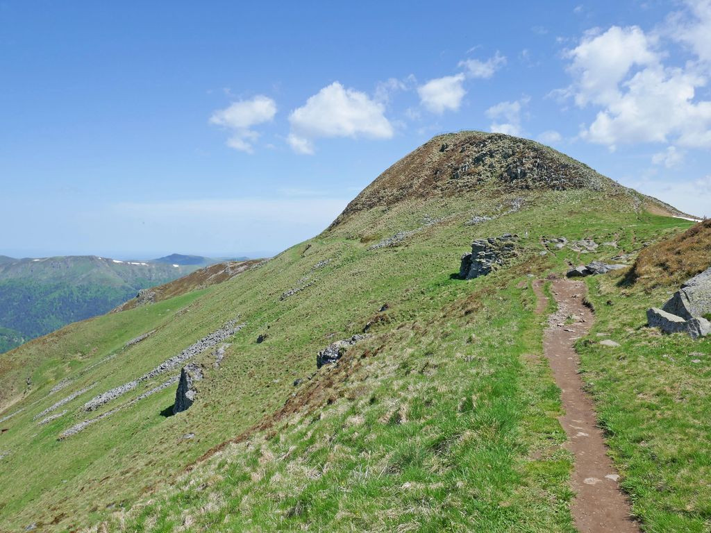 Le randonneur fou - Le GR 400 : tour du volcan cantalien (2018)