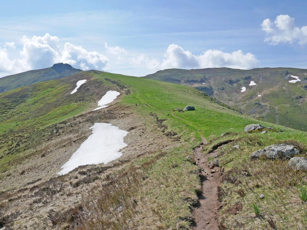 Le randonneur fou - Le GR 400 : tour du volcan cantalien (2018)