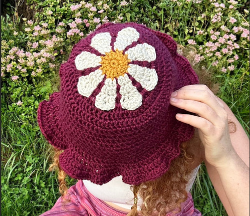 Retro Daisy Hat Crochet Pattern | Wild We Remain