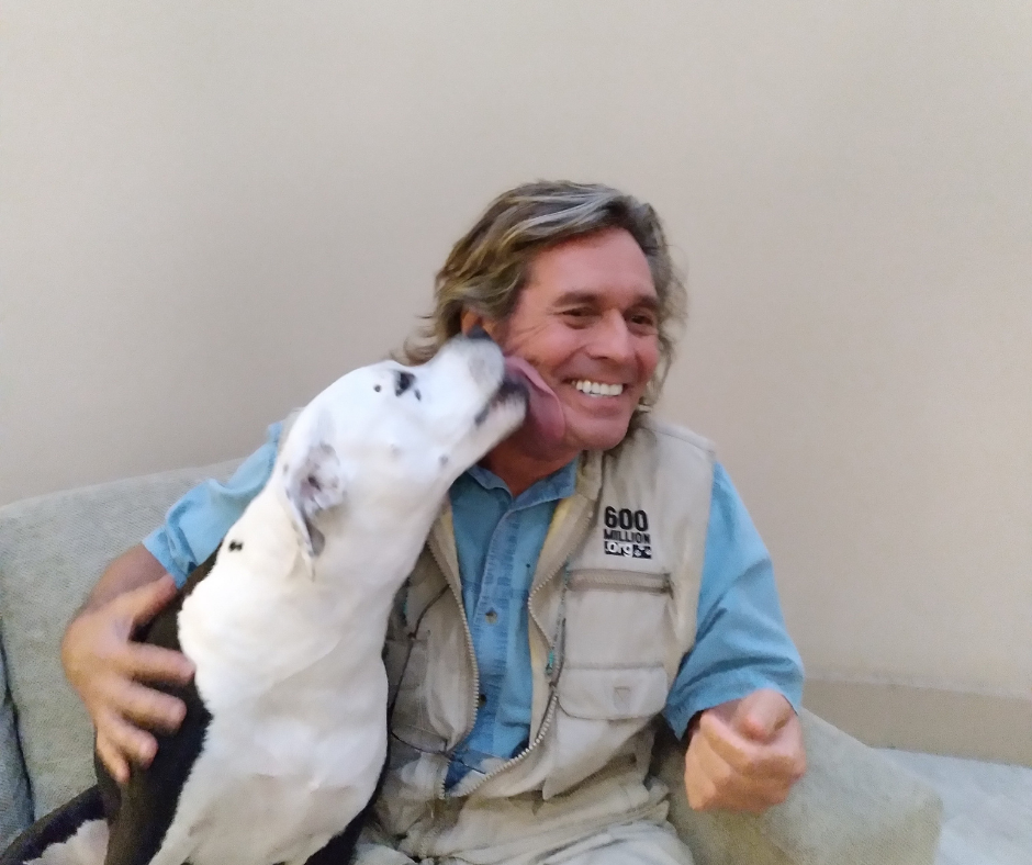 600 founder Alex Pacheco with a friend