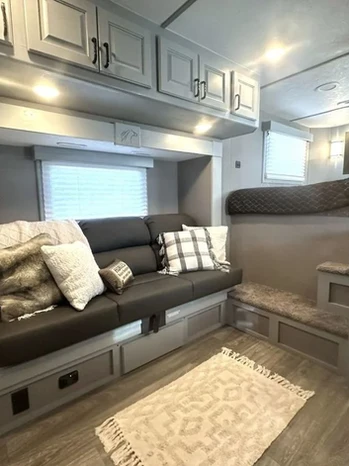 H-Living Quarters | Shadow