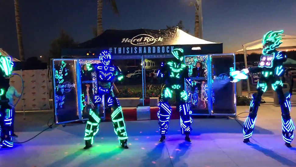 LED Robot with Dancers | Mildjs Com