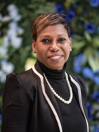 About Us | Smile Stylist | Dentist in Manchester | Best Cosmetic ...